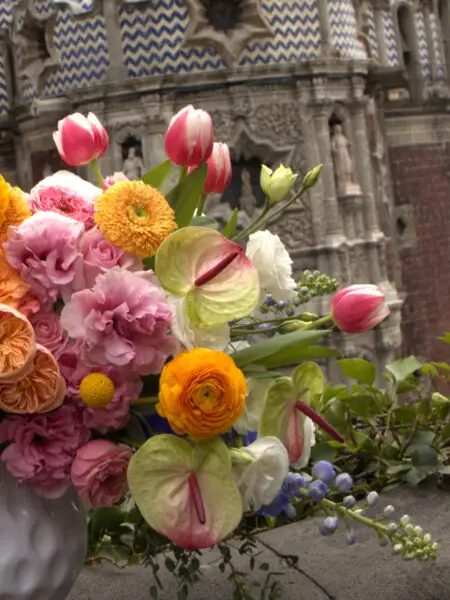 Arreglo de Rosas inglesas, Tulipanes y Lisianthus - Elixir Flores